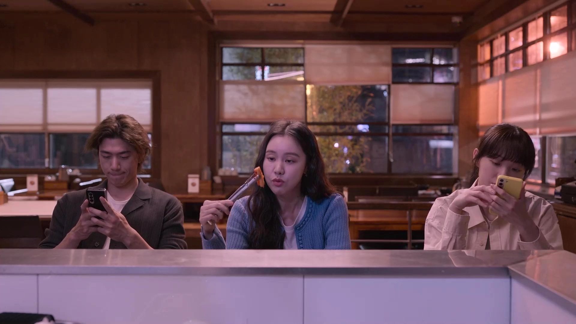 CallItLove-Yoon-Joon-kakaknya-dan-woo-joo – Drakor Class – Drakor & Literasi